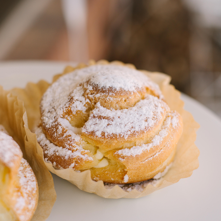 Cannoli with Chocolate Curls – Butterfly Bakery