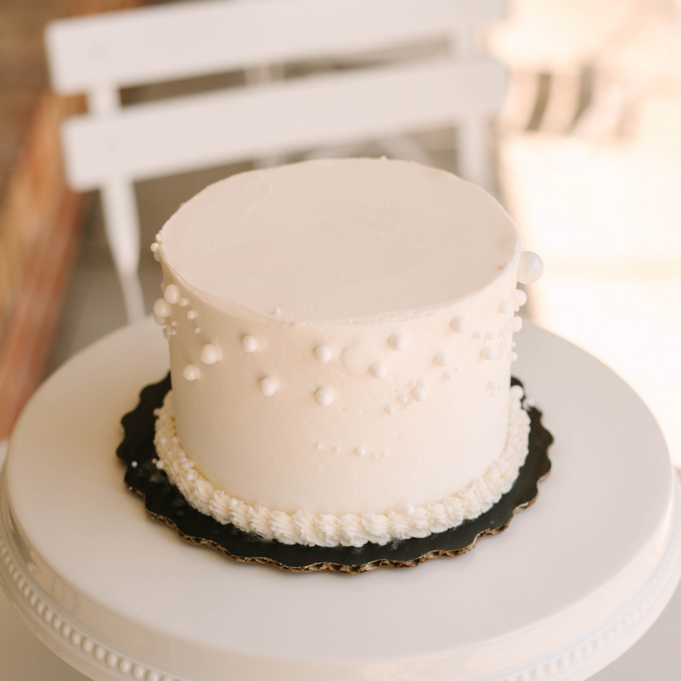 Simple Pearls • Designer Cake – Butterfly Bakery