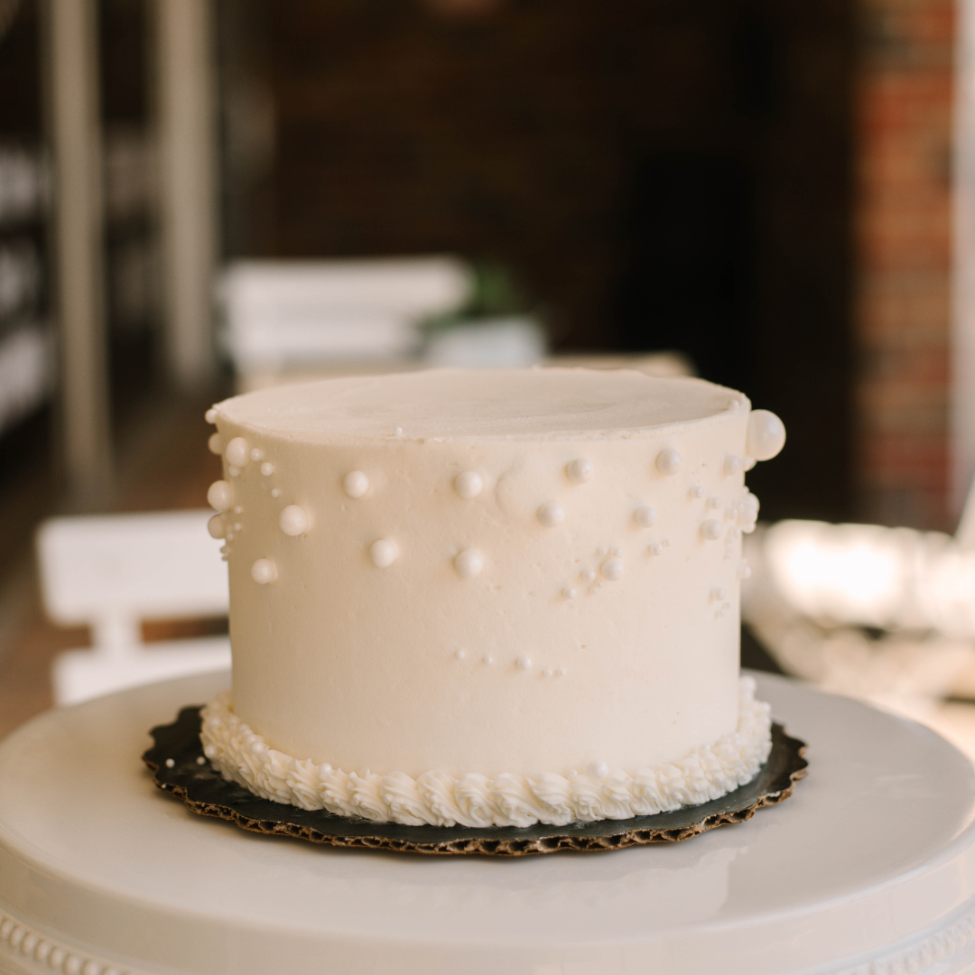 Simple Pearls • Designer Cake – Butterfly Bakery