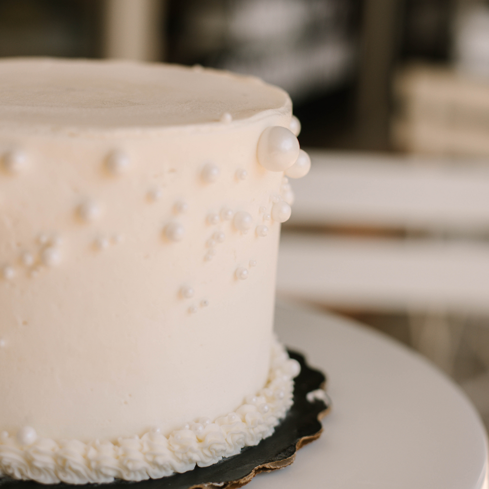 Simple Pearls • Designer Cake – Butterfly Bakery