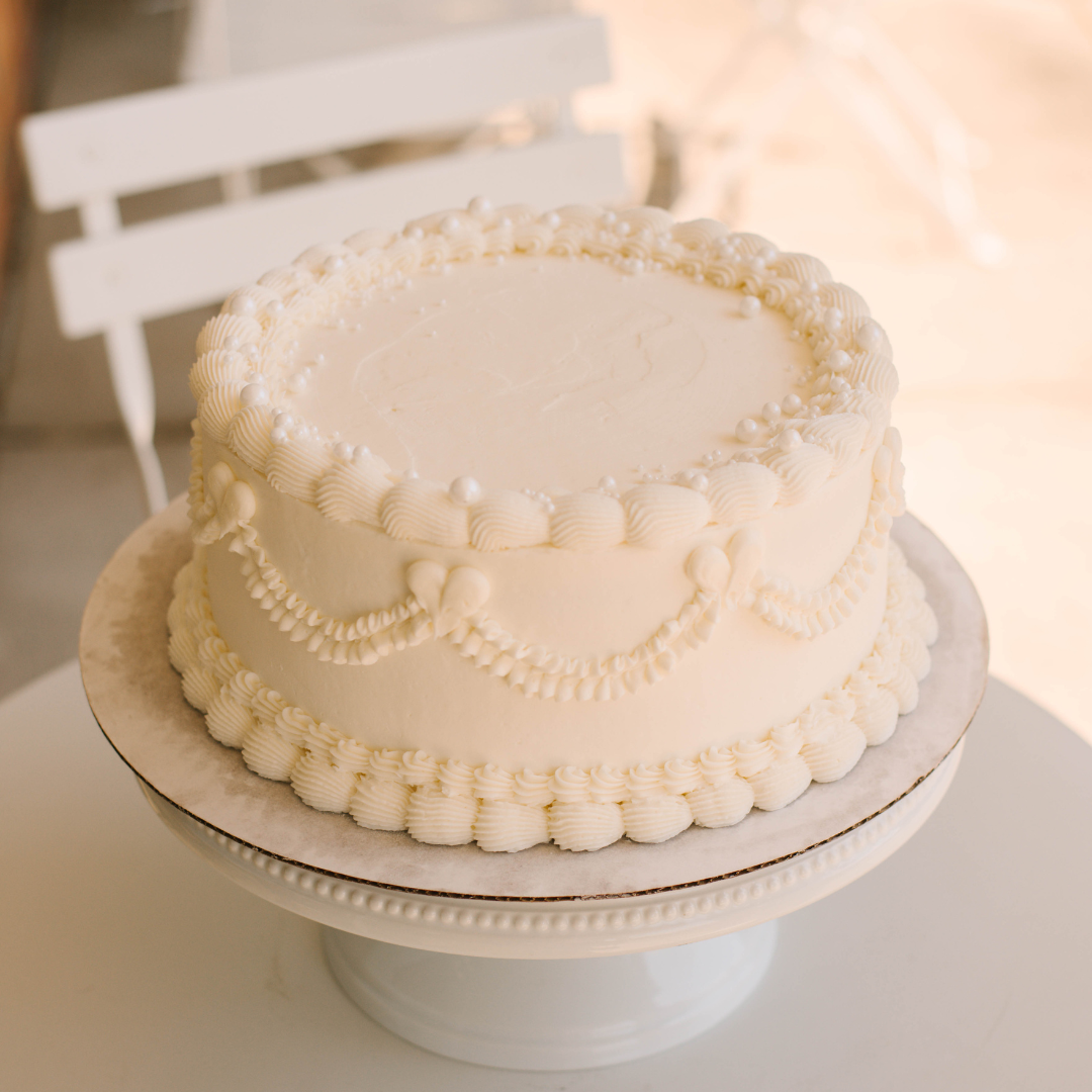 Vintage with Pearls • Designer Cake – Butterfly Bakery